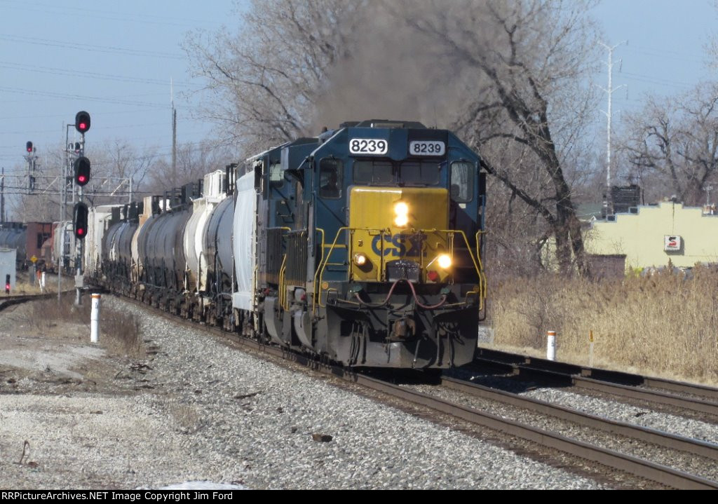 CSXT 8239